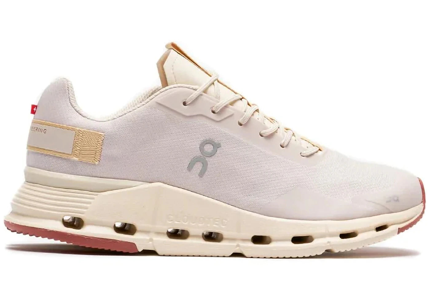 On Running Cloudnova Form Sand Moon – Side Kicks